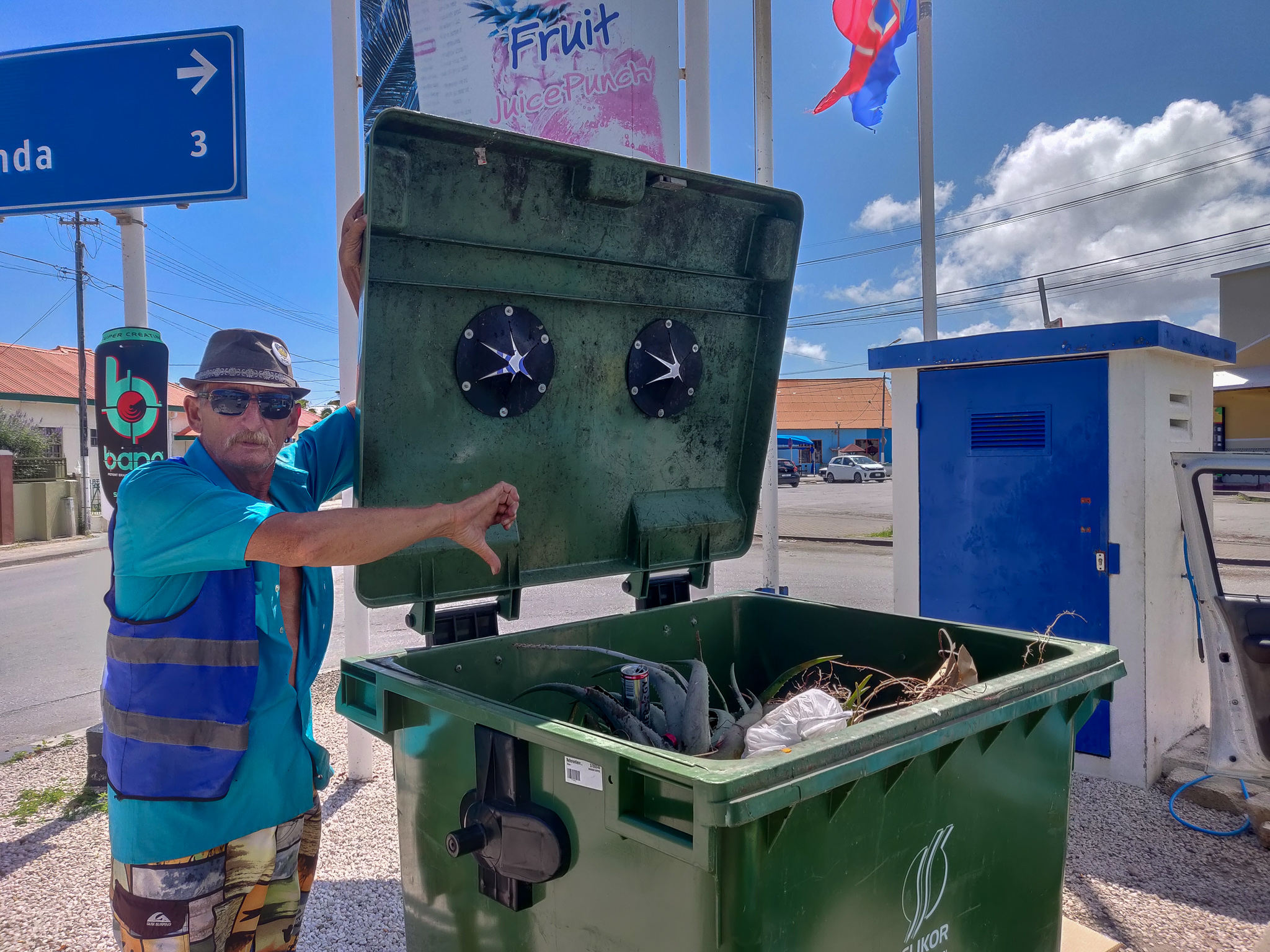 Kunuku man Team spreekt met Gabriel Murray aangaande het plaatsen van ...